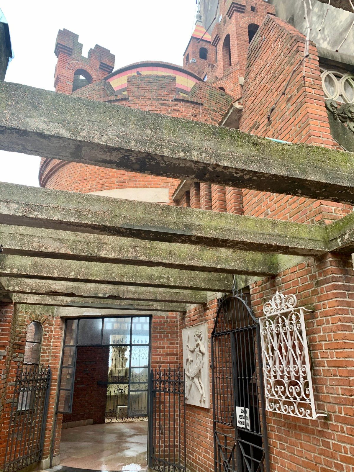 A casa de um alquimista: Castillo Pittamiglio em Montevidéu | 6 Viajantes