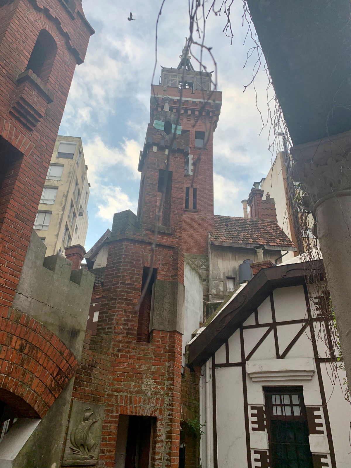 A casa de um alquimista: Castillo Pittamiglio em Montevidéu | 6 Viajantes